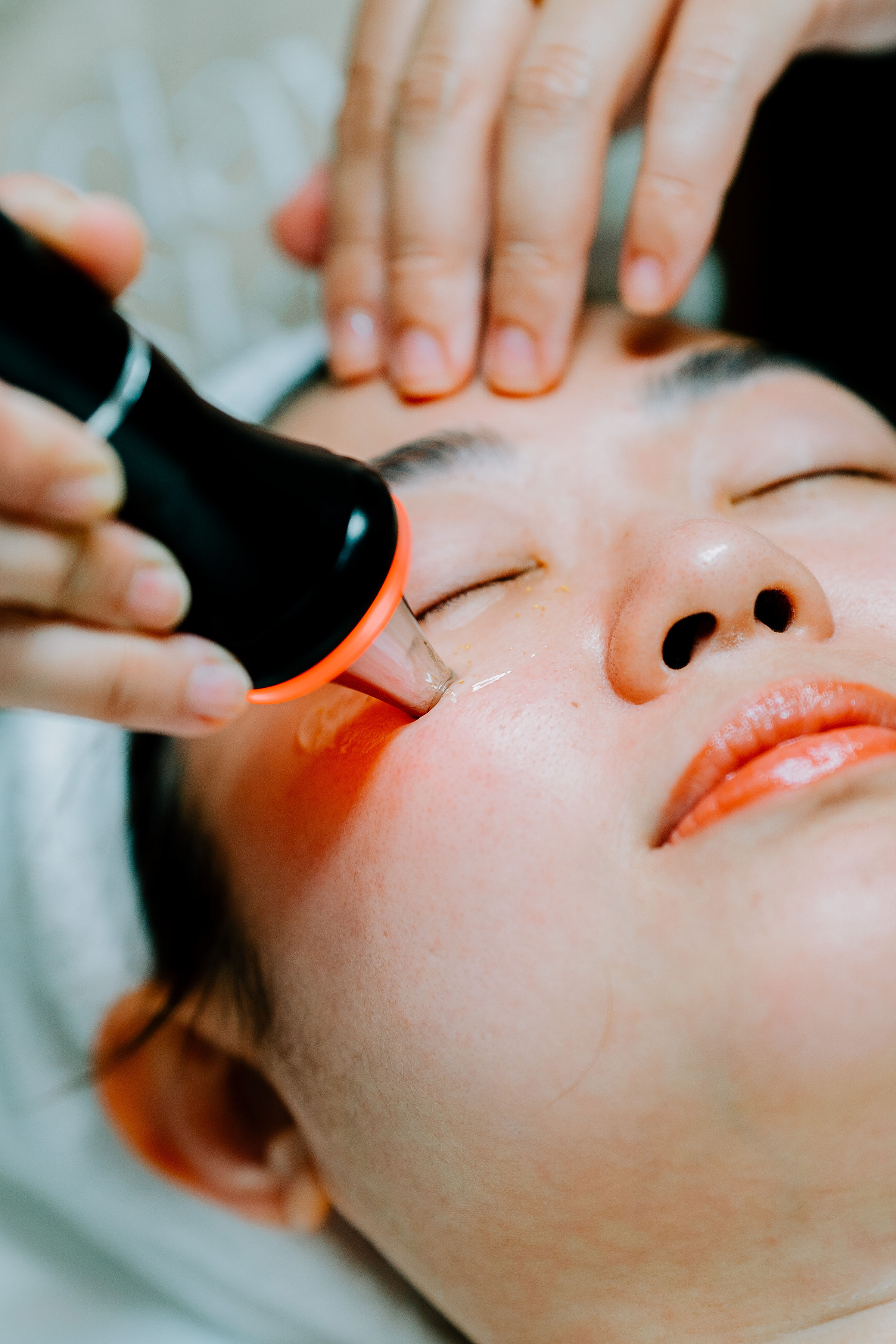 Signature Eye Treatment: Bojin therapy and Serum infusion
