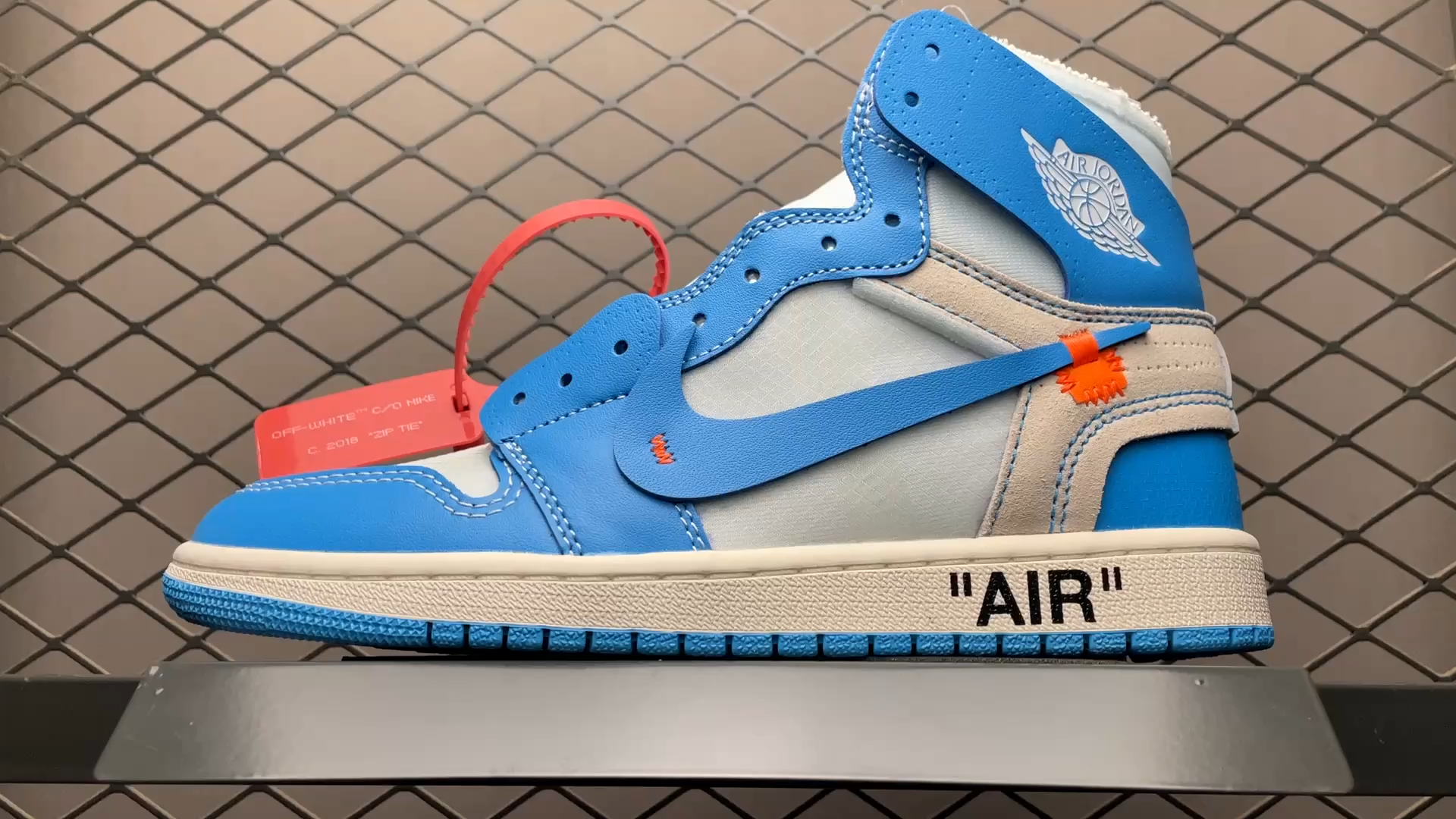 Off-White × Nike Air Jordan 1 High UNC Off-White × Nike Air Jordan 1 High UNC