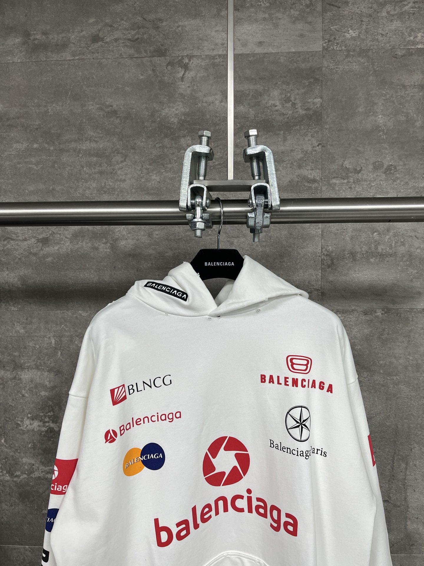 BALENCIAGA TOP LEAGUE HOODIE (767885TPVF19000) BALENCIAGA TOP LEAGUE HOODIE (767885TPVF19000)