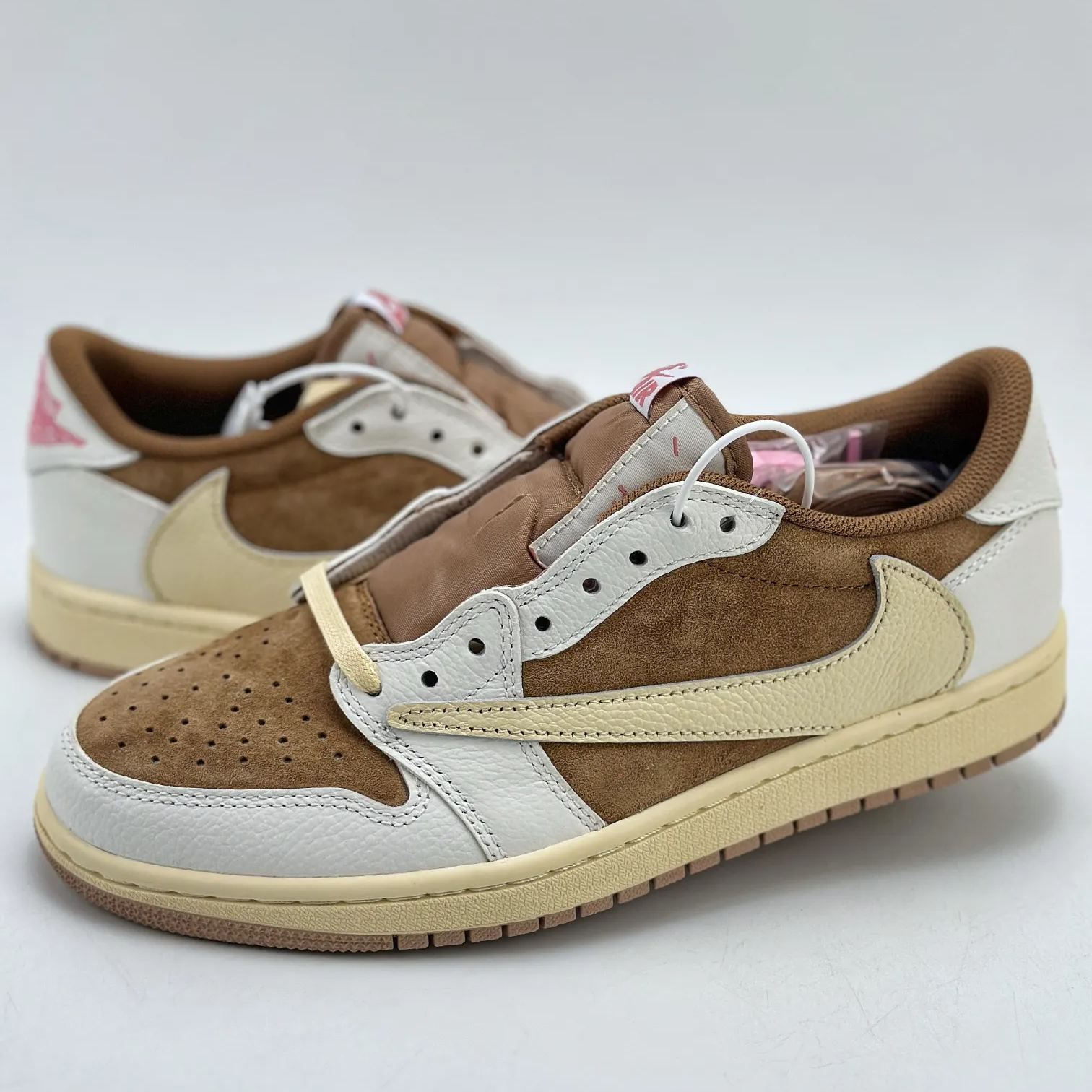 Travis Scott × Nike Air Jordan 1 Low OG SP-T Travis Scott × Nike Air Jordan 1 Low OG SP-T