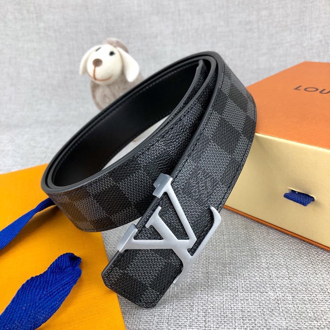 Louis Vuitton（ルイヴィトン）ベルト サンチュール・LVイニシャル 34MM 2色