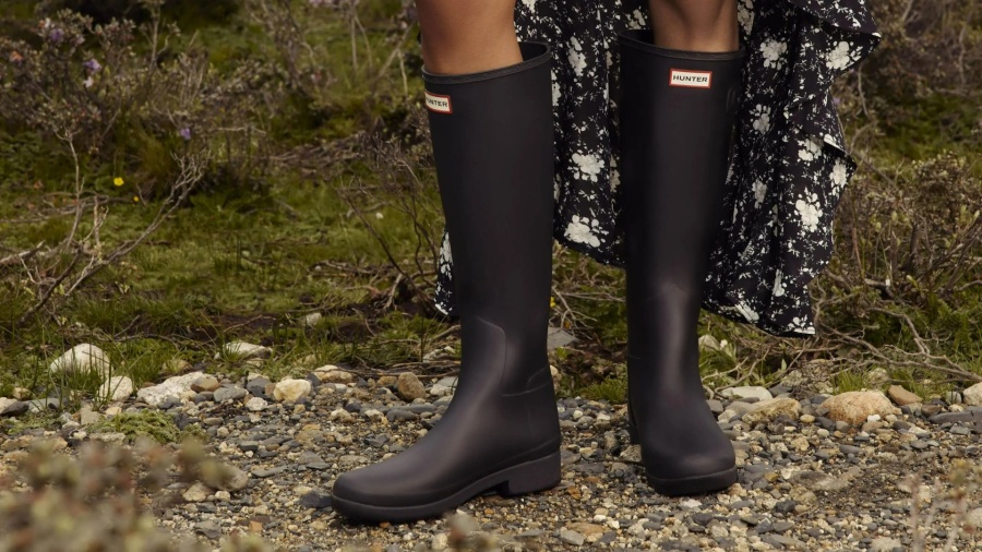 How to Style a Pair of Hunter Original Tall Boots: A Fashion Guide for ...