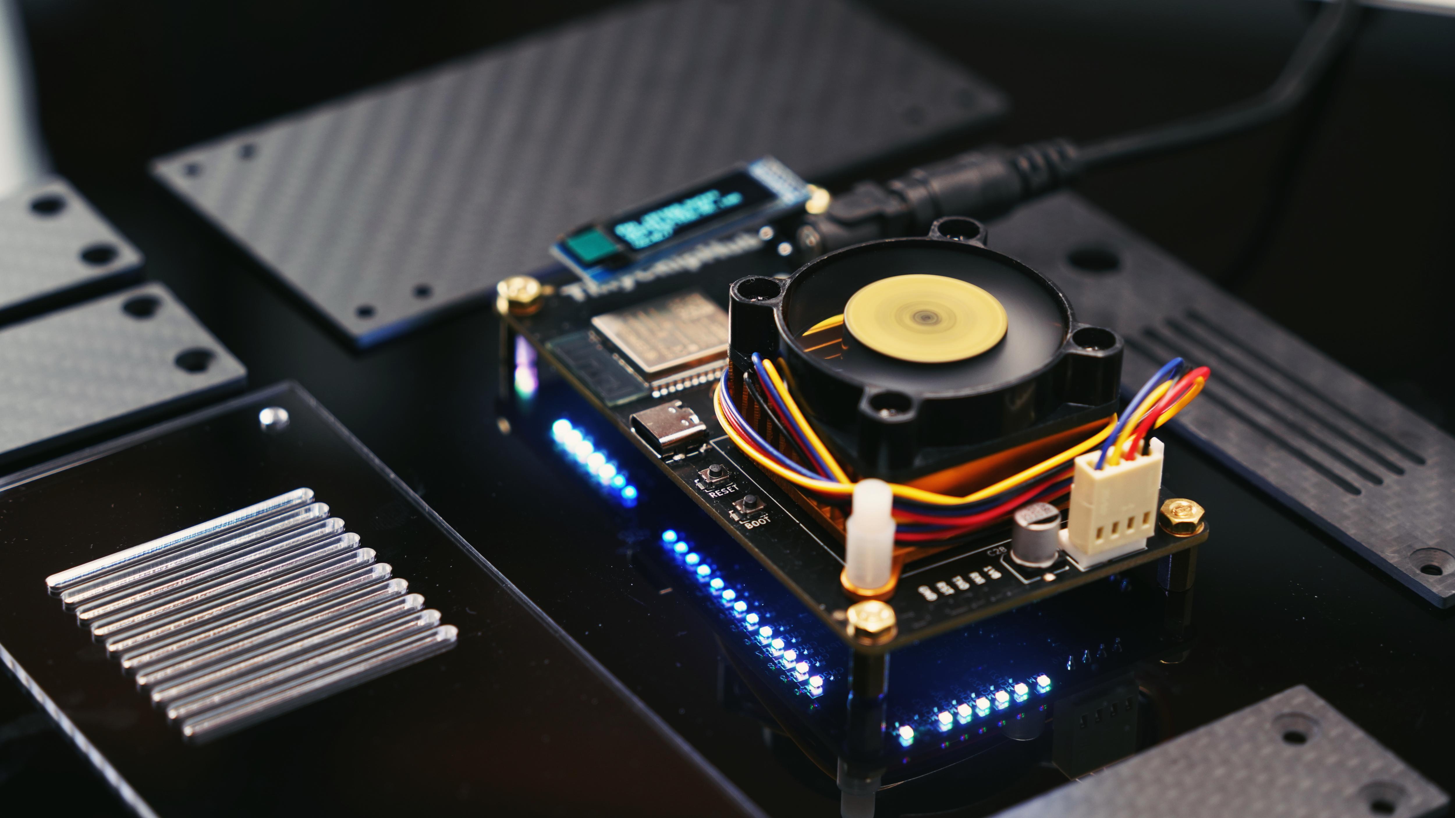 Bitaxe Ultra solo bitcoin miner – TinyChipHub Limited