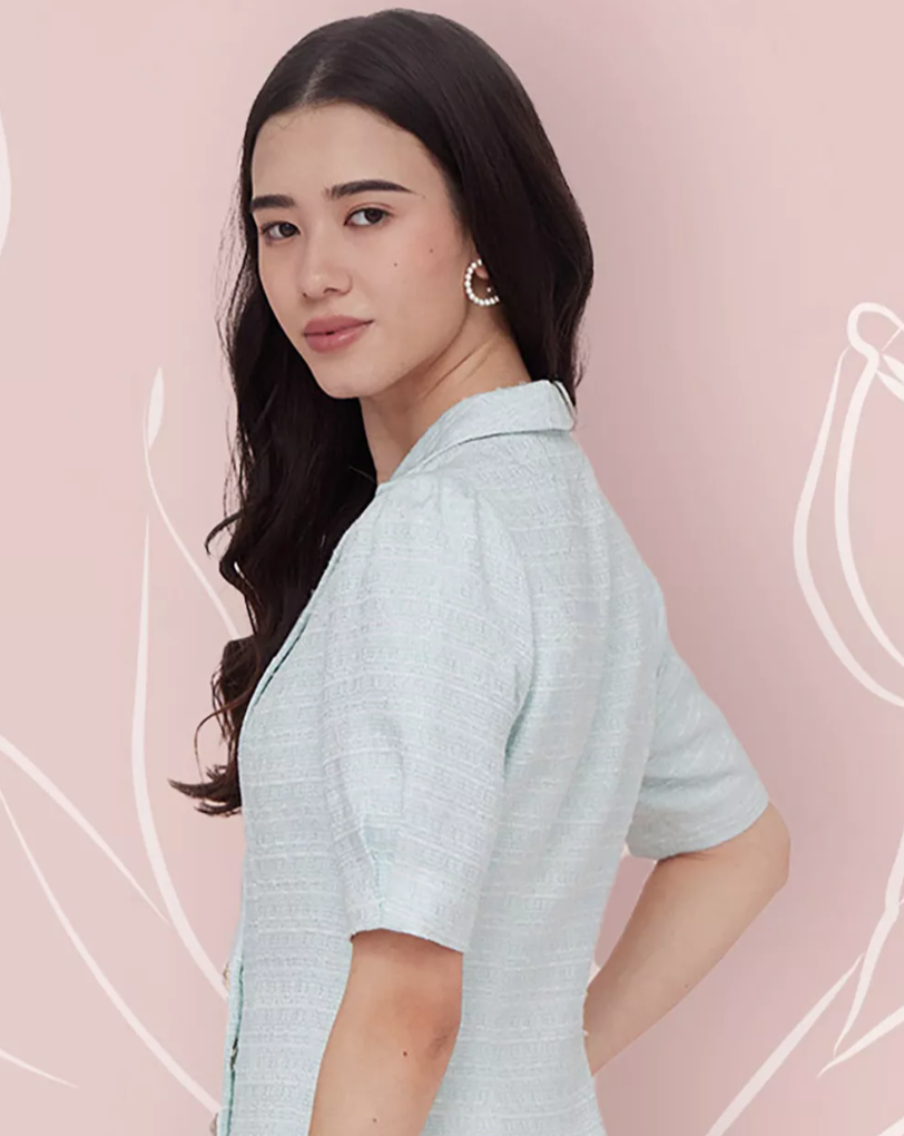 Big Button Dress Tutorial: How To Wear A Beautiful Big Button Dress